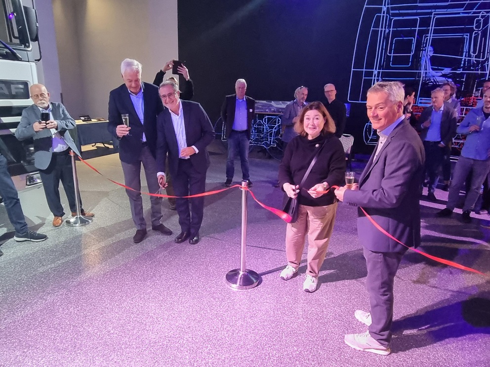 DAF Museum opens impressive exhibition Design with Artificial ...